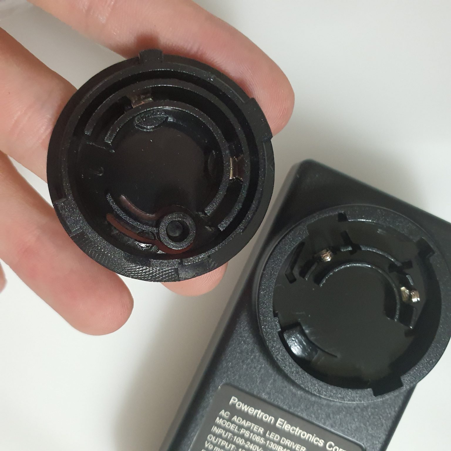 Unboxing and Reviewing the Elgato Key Lights~ – Atarabyte